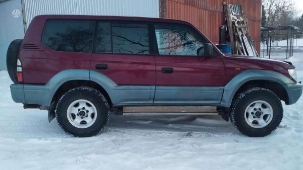 Sarkans Toyota Land Cruiser 1996 Viļņa, ar dzinēja tilpumu 2.99 L un nobraukumu 365 tūkst. km par 3900 €, foto 3 vietnē AUTOMOTO.COM.LV