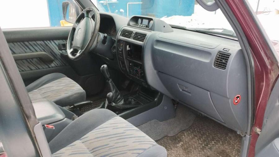 Sarkans Toyota Land Cruiser 1996 Viļņa, ar dzinēja tilpumu 2.99 L un nobraukumu 365 tūkst. km par 3900 €, foto 7 vietnē AUTOMOTO.COM.LV