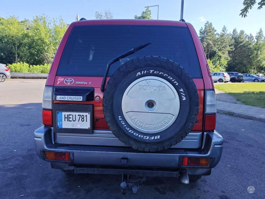 Sarkans Toyota Land Cruiser 2002 Viļņa, ar dzinēja tilpumu 3.00 L un nobraukumu 400 tūkst. km par 7500 €, foto 11 vietnē AUTOMOTO.COM.LV