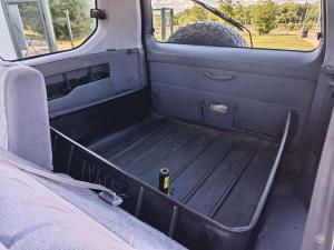 Sarkans Toyota Land Cruiser 2002 Viļņa, ar dzinēja tilpumu 3.00 L un nobraukumu 400 tūkst. km par 7500 €, foto 23 vietnē AUTOMOTO.COM.LV