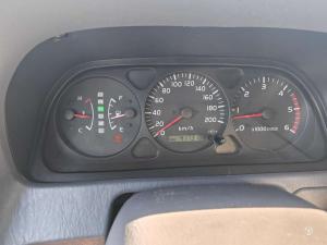 Sarkans Toyota Land Cruiser 2002 Viļņa, ar dzinēja tilpumu 3.00 L un nobraukumu 400 tūkst. km par 7500 €, foto 26 vietnē AUTOMOTO.COM.LV