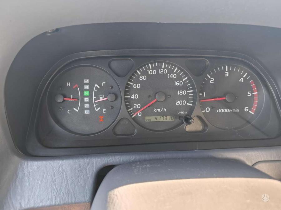 Sarkans Toyota Land Cruiser 2002 Viļņa, ar dzinēja tilpumu 3.00 L un nobraukumu 400 tūkst. km par 7500 €, foto 26 vietnē AUTOMOTO.COM.LV