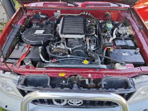 Sarkans Toyota Land Cruiser 2002 Viļņa, ar dzinēja tilpumu 3.00 L un nobraukumu 400 tūkst. km par 7500 €, foto 28 vietnē AUTOMOTO.COM.LV