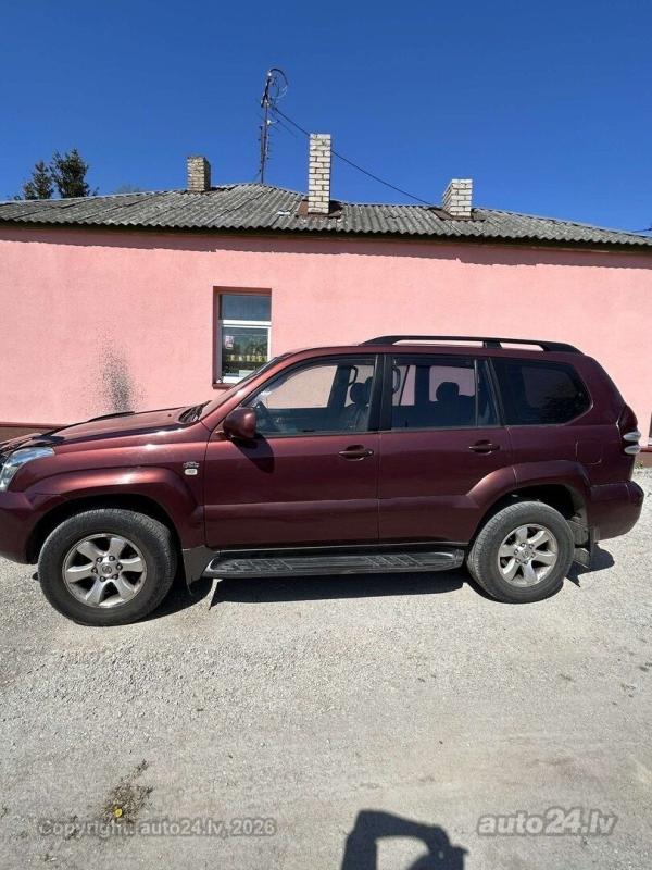Red Toyota Land Cruiser 2003 in Tallinn, with an engine capacity of 3.00 L and mileage of 454 thousand km for 6900 €, photo 3 on AUTOMOTO.COM.LV