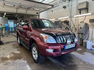 Sarkans Toyota Land Cruiser 2004 Rakvere, ar dzinēja tilpumu 3.00 L un nobraukumu 443 tūkst. km par 7500 €, foto  vietnē AUTOMOTO.COM.LV