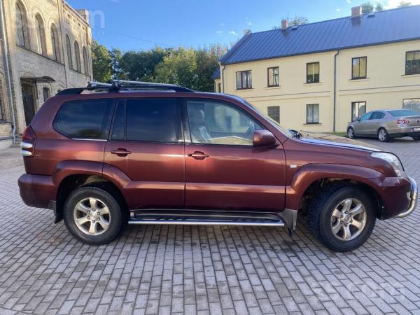 Red Toyota Land Cruiser 2004 in Dobele, with an engine capacity of 4.00 L and mileage of 339 thousand km for 6900 €, photo 6 on AUTOMOTO.COM.LV