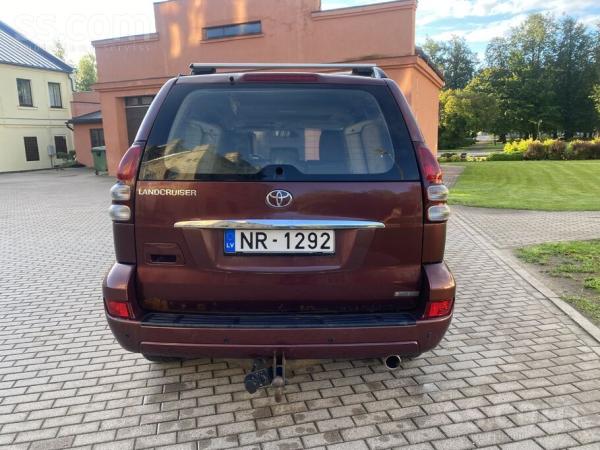 Red Toyota Land Cruiser 2004 in Dobele, with an engine capacity of 4.00 L and mileage of 339 thousand km for 6900 €, photo 8 on AUTOMOTO.COM.LV