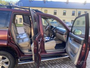 Red Toyota Land Cruiser 2004 in Dobele, with an engine capacity of 4.00 L and mileage of 339 thousand km for 6900 €, photo 11 on AUTOMOTO.COM.LV