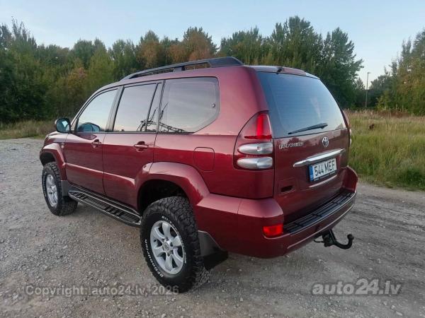 Тойота Ленд Крузер 2004 в Таллин на AUTOMOTO.COM.LV Красный Тойота Ленд Крузер 2004 в Таллин, объемом двигателя 3.00 л и пробегом 227 тыс. км за 12990 €, фото 4 на AUTOMOTO.COM.LV