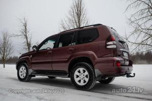 Red Toyota Land Cruiser 2005 in Tallinn, with an engine capacity of 3.00 L and mileage of 251 thousand km for 13500 €, photo 4 on AUTOMOTO.COM.LV