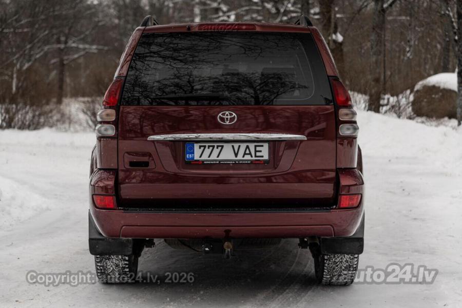 Red Toyota Land Cruiser 2005 in Tallinn, with an engine capacity of 3.00 L and mileage of 251 thousand km for 13500 €, photo 6 on AUTOMOTO.COM.LV