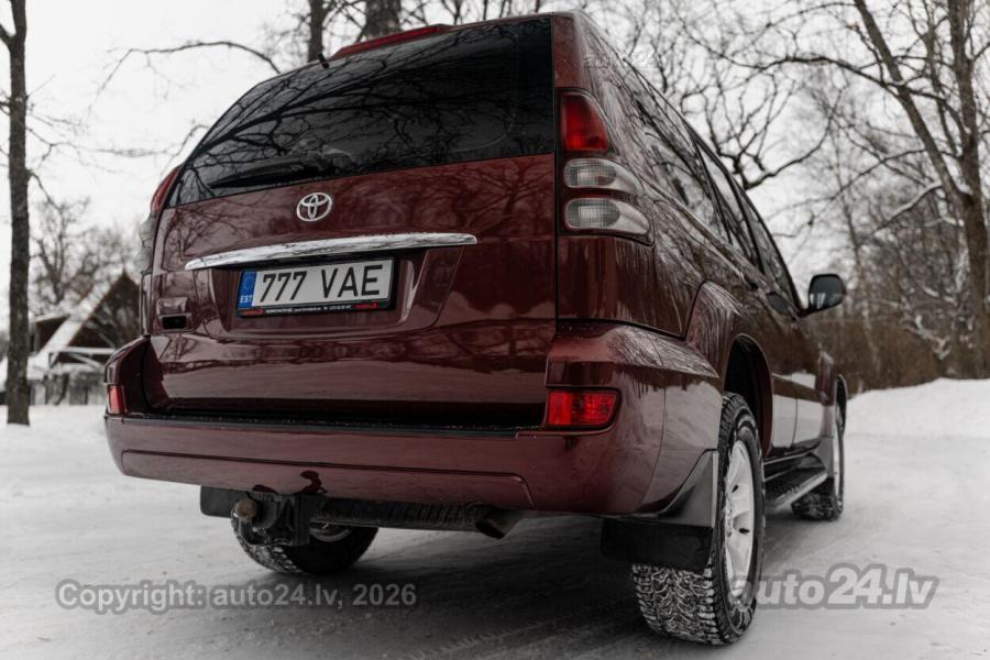 Red Toyota Land Cruiser 2005 in Tallinn, with an engine capacity of 3.00 L and mileage of 251 thousand km for 13500 €, photo 8 on AUTOMOTO.COM.LV
