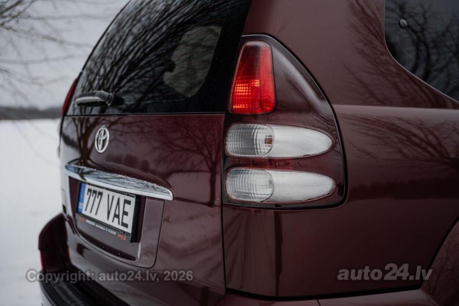 Red Toyota Land Cruiser 2005 in Tallinn, with an engine capacity of 3.00 L and mileage of 251 thousand km for 13500 €, photo 9 on AUTOMOTO.COM.LV