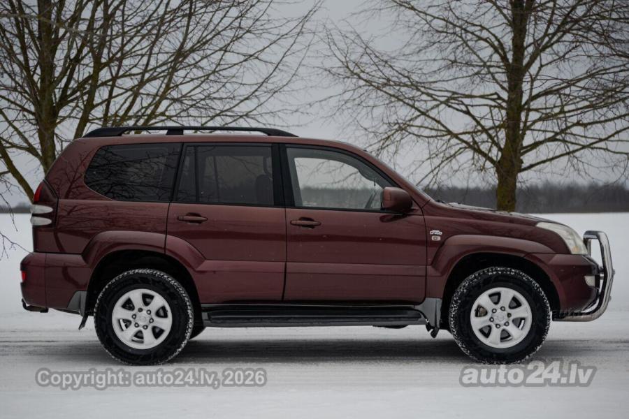 Red Toyota Land Cruiser 2005 in Tallinn, with an engine capacity of 3.00 L and mileage of 251 thousand km for 13500 €, photo 10 on AUTOMOTO.COM.LV