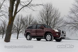 Red Toyota Land Cruiser 2005 in Tallinn, with an engine capacity of 3.00 L and mileage of 251 thousand km for 13500 €, photo 12 on AUTOMOTO.COM.LV