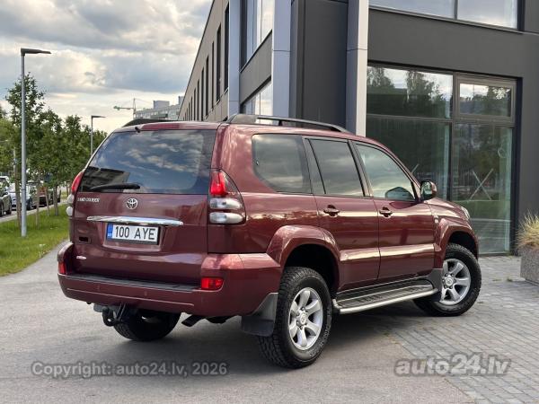 Red Toyota Land Cruiser 2006 in Tallinn, with an engine capacity of 3.00 L and mileage of 385 thousand km for 9999 €, photo 10 on AUTOMOTO.COM.LV