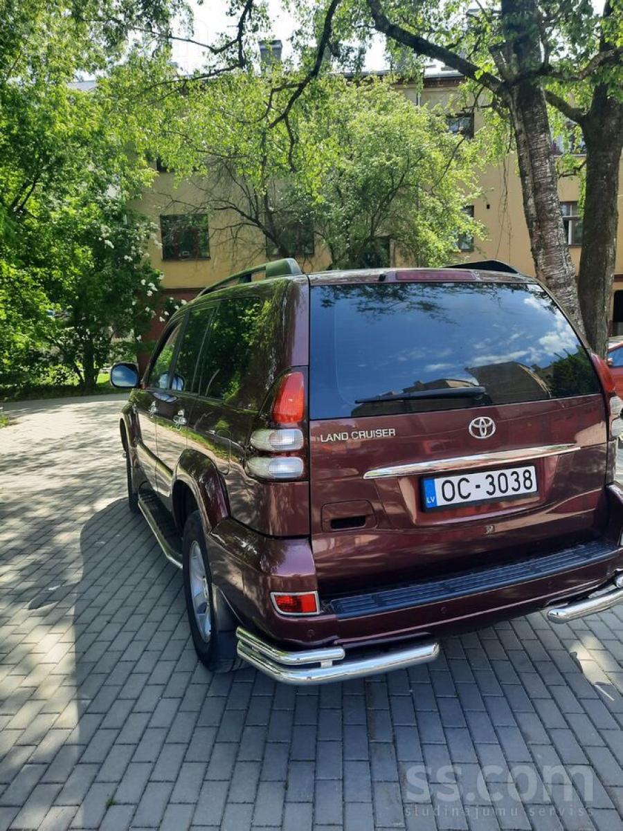 Red Toyota Land Cruiser 2008 in Riga, with an engine capacity of 3.00 L and mileage of 181 thousand km for 13700 €, photo 3 on AUTOMOTO.COM.LV