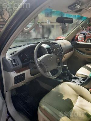 Red Toyota Land Cruiser 2008 in Riga, with an engine capacity of 3.00 L and mileage of 181 thousand km for 13700 €, photo 5 on AUTOMOTO.COM.LV