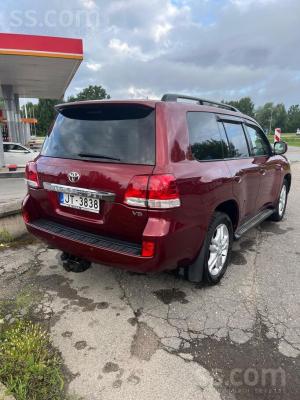 Red Toyota Land Cruiser 2008 in Riga, with an engine capacity of 4.50 L and mileage of 397 thousand km for 24750 €, photo 3 on AUTOMOTO.COM.LV