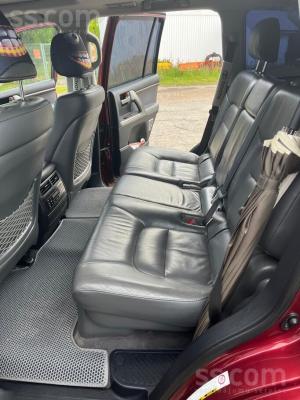Red Toyota Land Cruiser 2008 in Riga, with an engine capacity of 4.50 L and mileage of 397 thousand km for 24750 €, photo 6 on AUTOMOTO.COM.LV