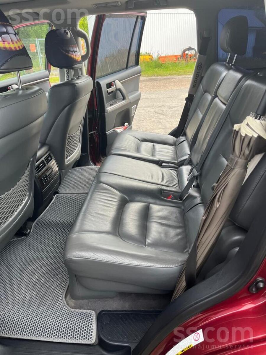 Red Toyota Land Cruiser 2008 in Riga, with an engine capacity of 4.50 L and mileage of 397 thousand km for 24750 €, photo 6 on AUTOMOTO.COM.LV