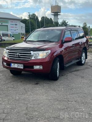 Red Toyota Land Cruiser 2008 in Riga, with an engine capacity of 4.50 L and mileage of 397 thousand km for 24750 €, photo 13 on AUTOMOTO.COM.LV