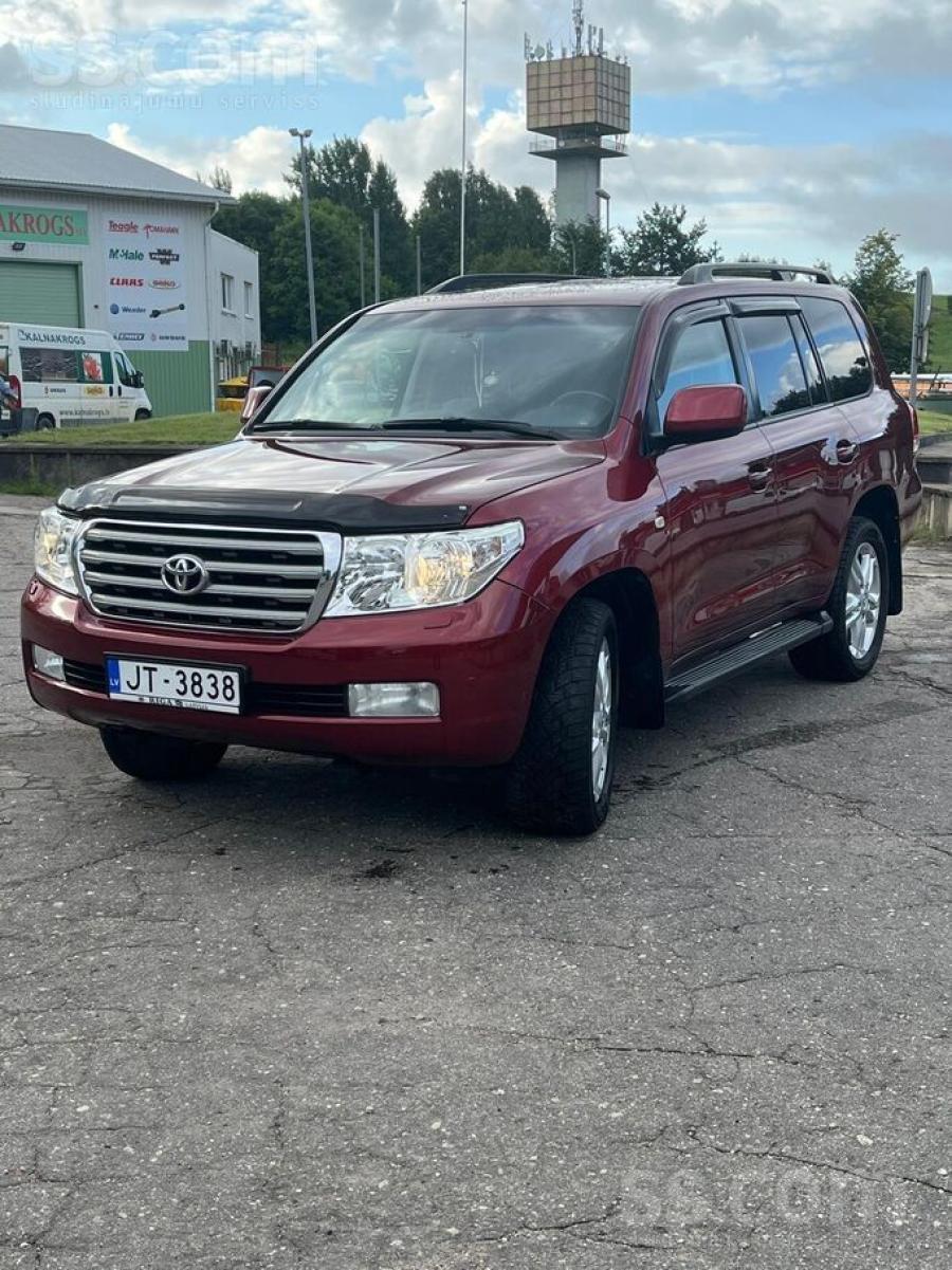 Red Toyota Land Cruiser 2008 in Riga, with an engine capacity of 4.50 L and mileage of 397 thousand km for 24750 €, photo 13 on AUTOMOTO.COM.LV