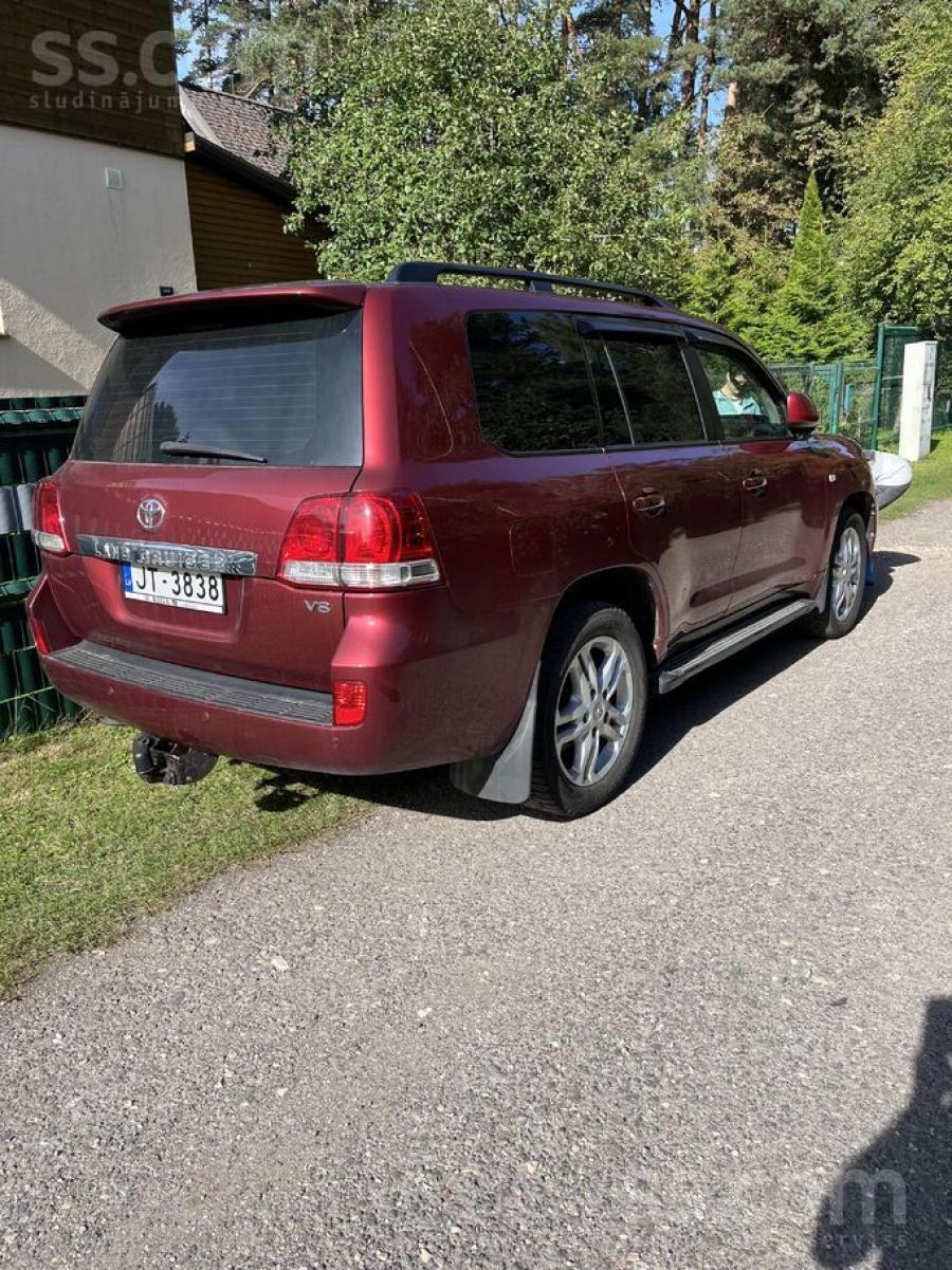 Sarkans Toyota Land Cruiser 2008 Rīga, ar dzinēja tilpumu 4.50 L un nobraukumu 399 tūkst. km par 24300 €, foto 4 vietnē AUTOMOTO.COM.LV