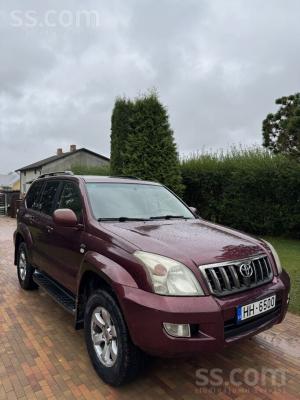 Red Toyota Land Cruiser 2009 in Riga, with an engine capacity of 3.00 L and mileage of 220 thousand km for 10400 €, photo 3 on AUTOMOTO.COM.LV