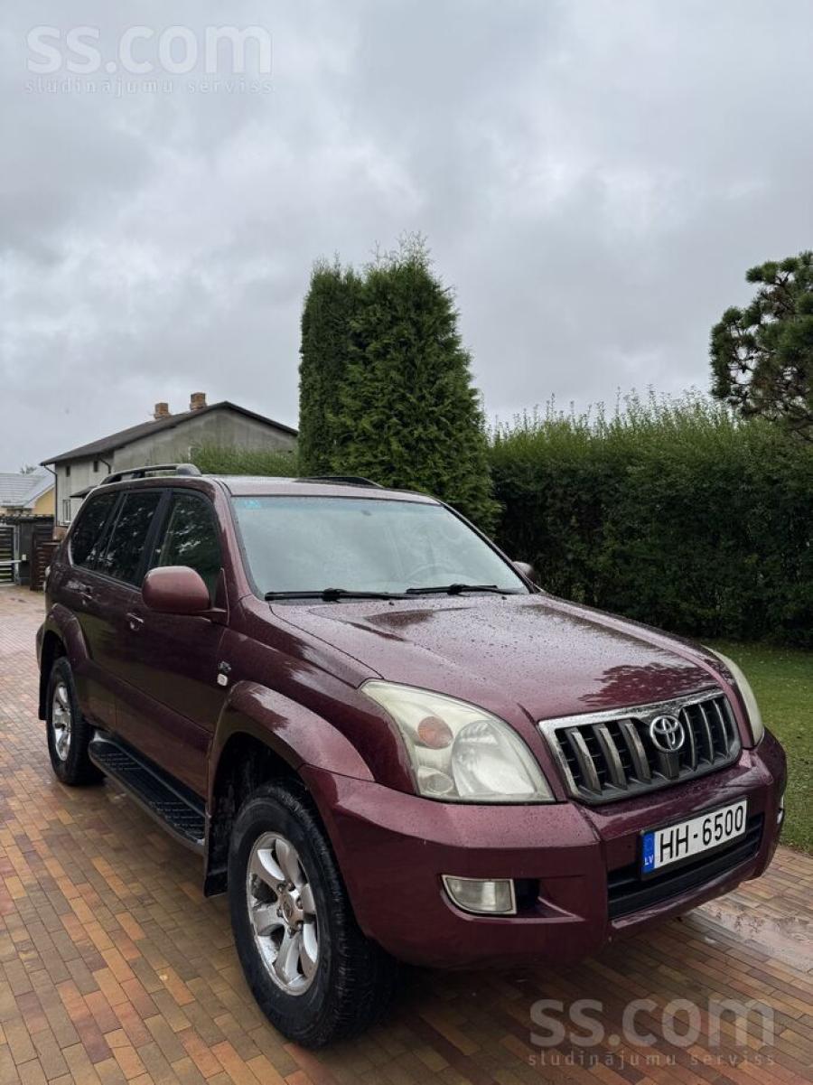 Red Toyota Land Cruiser 2009 in Riga, with an engine capacity of 3.00 L and mileage of 220 thousand km for 10400 €, photo 3 on AUTOMOTO.COM.LV
