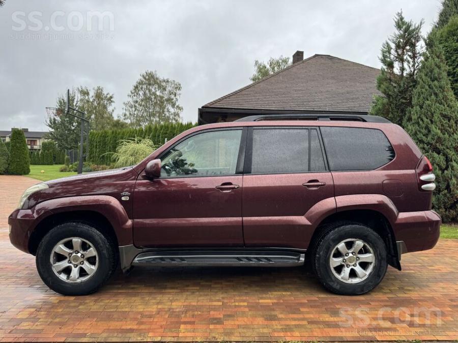 Red Toyota Land Cruiser 2009 in Riga, with an engine capacity of 3.00 L and mileage of 220 thousand km for 10400 €, photo 5 on AUTOMOTO.COM.LV