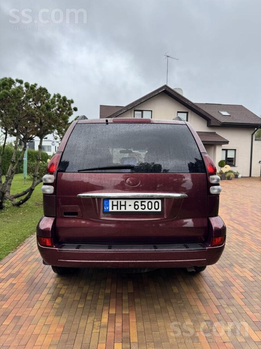 Red Toyota Land Cruiser 2009 in Riga, with an engine capacity of 3.00 L and mileage of 220 thousand km for 10400 €, photo 7 on AUTOMOTO.COM.LV