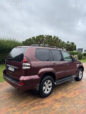 Red Toyota Land Cruiser 2009 in Riga, with an engine capacity of 3.00 L and mileage of 220 thousand km for 10400 €, photo 8 on AUTOMOTO.COM.LV