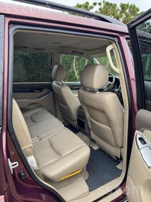 Red Toyota Land Cruiser 2009 in Riga, with an engine capacity of 3.00 L and mileage of 220 thousand km for 10400 €, photo 12 on AUTOMOTO.COM.LV