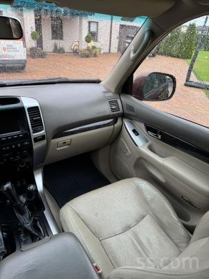 Red Toyota Land Cruiser 2009 in Riga, with an engine capacity of 3.00 L and mileage of 220 thousand km for 10400 €, photo 21 on AUTOMOTO.COM.LV