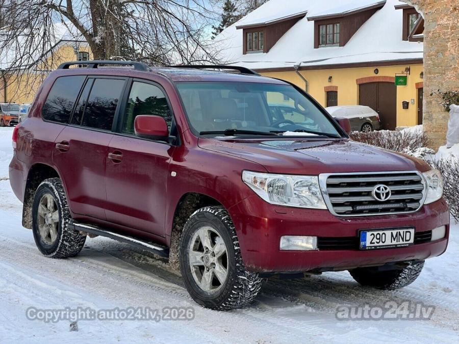 Red Toyota Land Cruiser 2010 in Tallinn, with an engine capacity of 4.50 L and mileage of 0 thousand km for 25000 €, photo 2 on AUTOMOTO.COM.LV