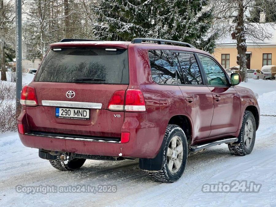 Red Toyota Land Cruiser 2010 in Tallinn, with an engine capacity of 4.50 L and mileage of 0 thousand km for 25000 €, photo 5 on AUTOMOTO.COM.LV