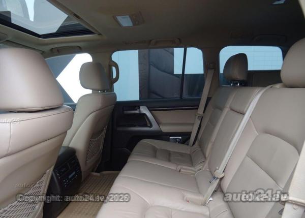 Sarkans Toyota Land Cruiser 2010 Tallina, ar dzinēja tilpumu 4.50 L un nobraukumu 0 tūkst. km par 25000 €, foto 7 vietnē AUTOMOTO.COM.LV