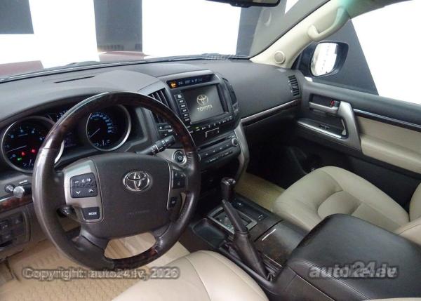 Sarkans Toyota Land Cruiser 2010 Tallina, ar dzinēja tilpumu 4.50 L un nobraukumu 0 tūkst. km par 25000 €, foto 10 vietnē AUTOMOTO.COM.LV