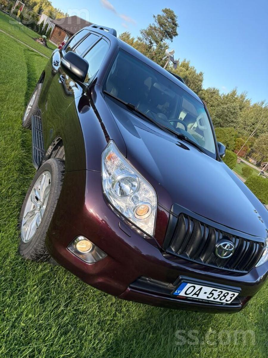 Sarkans Toyota Land Cruiser 2012 Rīga, ar dzinēja tilpumu 3.00 L un nobraukumu 174 tūkst. km par 23500 €, foto 3 vietnē AUTOMOTO.COM.LV