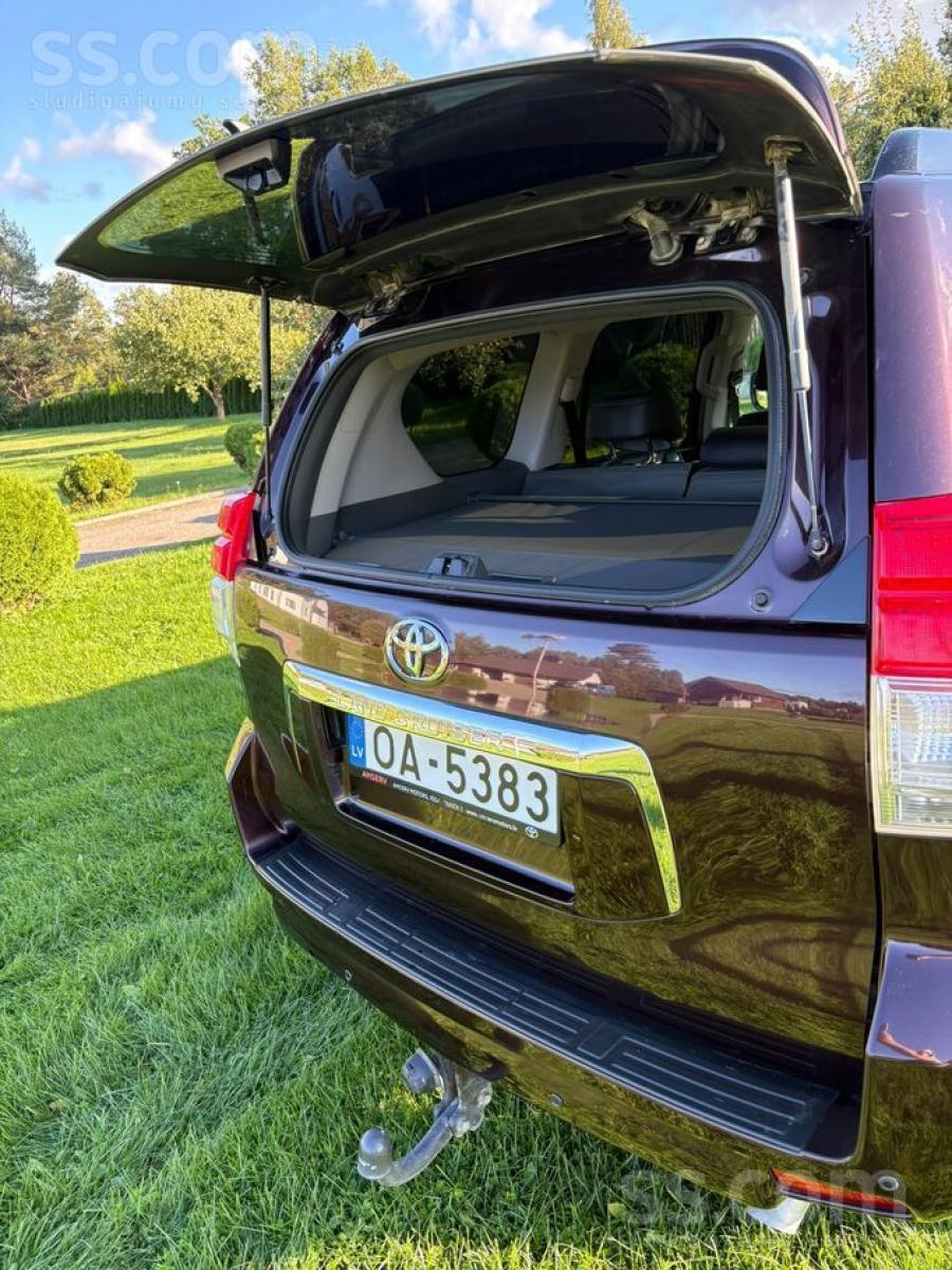 Sarkans Toyota Land Cruiser 2012 Rīga, ar dzinēja tilpumu 3.00 L un nobraukumu 174 tūkst. km par 23500 €, foto 7 vietnē AUTOMOTO.COM.LV