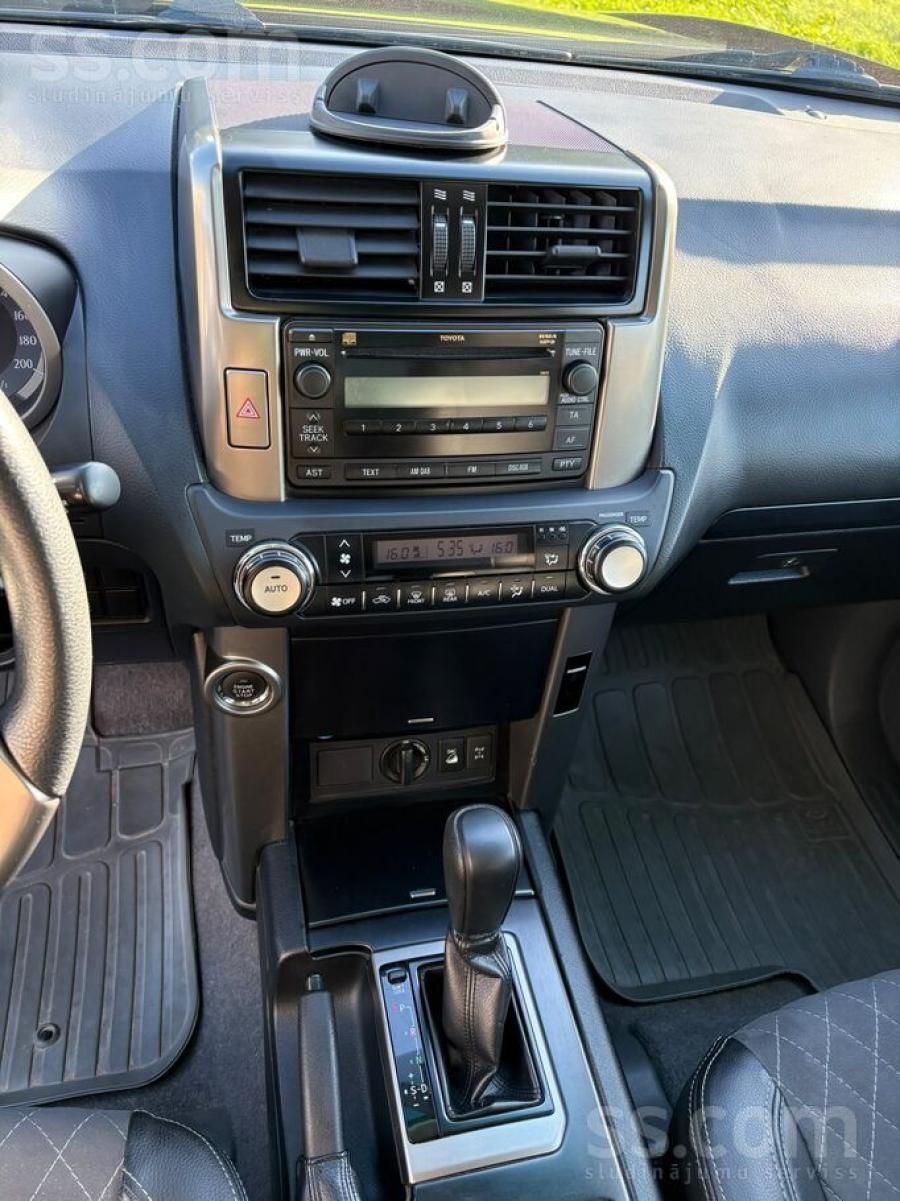 Sarkans Toyota Land Cruiser 2012 Rīga, ar dzinēja tilpumu 3.00 L un nobraukumu 174 tūkst. km par 23500 €, foto 8 vietnē AUTOMOTO.COM.LV
