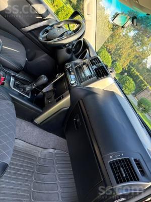 Sarkans Toyota Land Cruiser 2012 Rīga, ar dzinēja tilpumu 3.00 L un nobraukumu 174 tūkst. km par 23500 €, foto 10 vietnē AUTOMOTO.COM.LV