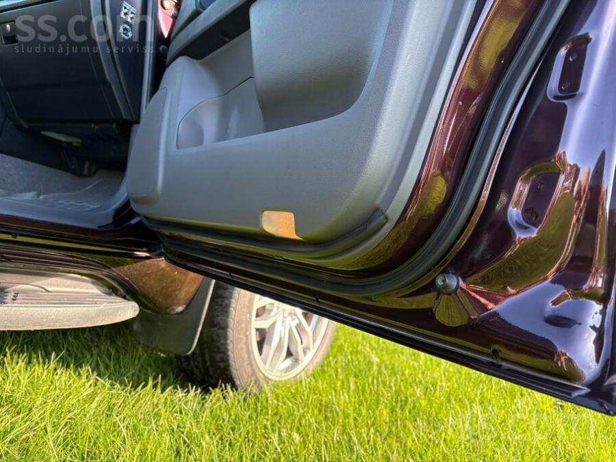 Sarkans Toyota Land Cruiser 2012 Rīga, ar dzinēja tilpumu 3.00 L un nobraukumu 174 tūkst. km par 20000 €, foto 9 vietnē AUTOMOTO.COM.LV