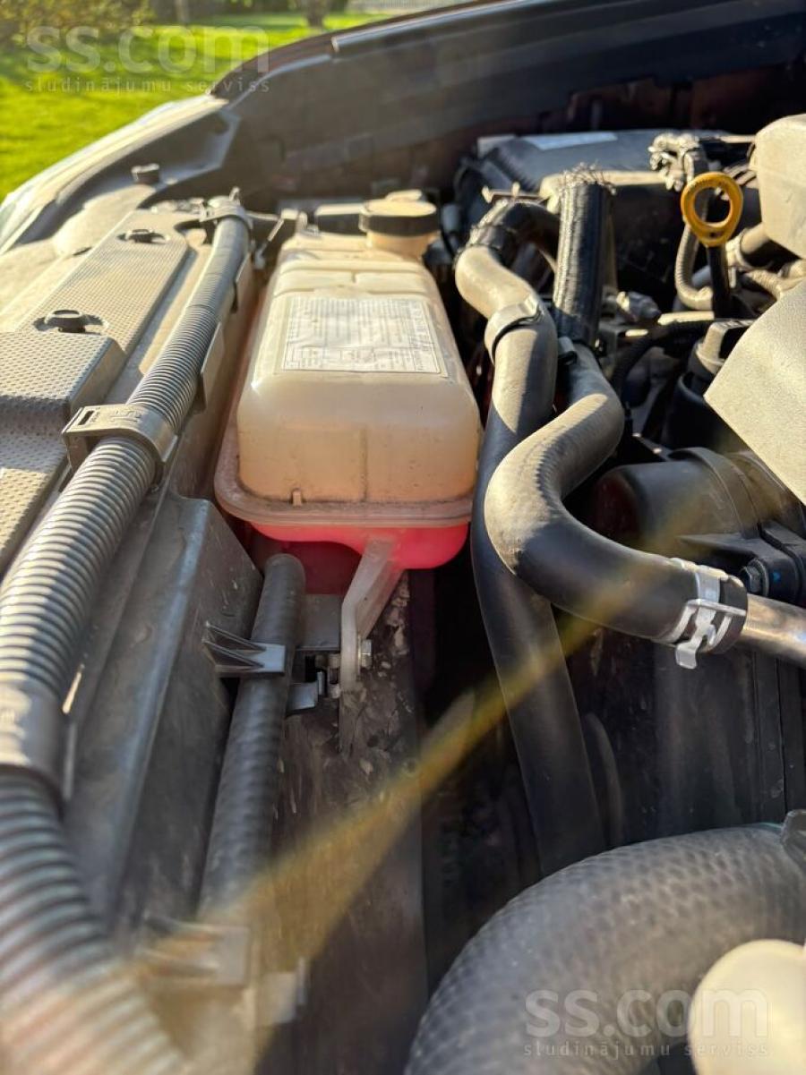 Sarkans Toyota Land Cruiser 2012 Rīga, ar dzinēja tilpumu 3.00 L un nobraukumu 174 tūkst. km par 20000 €, foto 16 vietnē AUTOMOTO.COM.LV