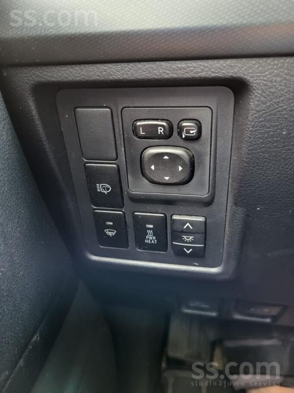Sarkans Toyota Land Cruiser 2013 Ventspils, ar dzinēja tilpumu 3.00 L un nobraukumu 271 tūkst. km par 21500 €, foto 8 vietnē AUTOMOTO.COM.LV
