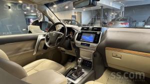 Sarkans Toyota Land Cruiser 2019 Rīga, ar dzinēja tilpumu 2.80 L un nobraukumu 116 tūkst. km par 43500 €, foto 14 vietnē AUTOMOTO.COM.LV