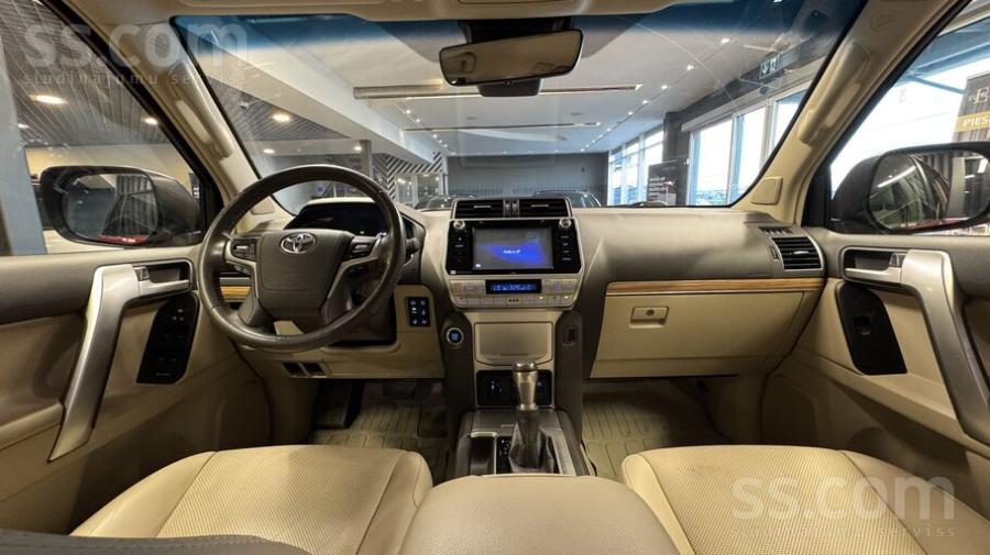 Sarkans Toyota Land Cruiser 2019 Rīga, ar dzinēja tilpumu 2.80 L un nobraukumu 116 tūkst. km par 43500 €, foto 16 vietnē AUTOMOTO.COM.LV