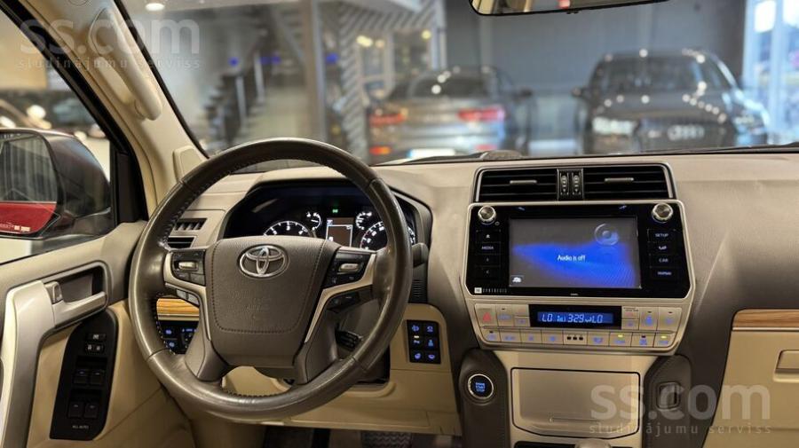 Sarkans Toyota Land Cruiser 2019 Rīga, ar dzinēja tilpumu 2.80 L un nobraukumu 116 tūkst. km par 43500 €, foto 17 vietnē AUTOMOTO.COM.LV