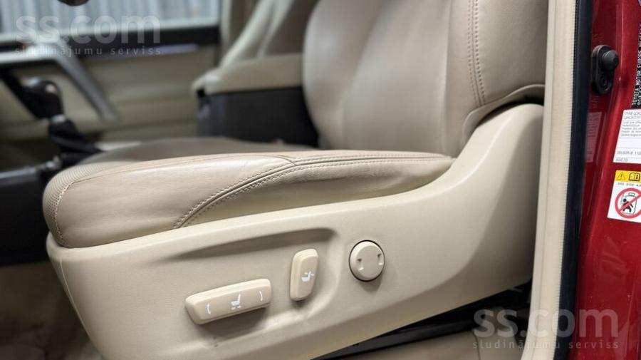 Sarkans Toyota Land Cruiser 2019 Rīga, ar dzinēja tilpumu 2.80 L un nobraukumu 116 tūkst. km par 43500 €, foto 19 vietnē AUTOMOTO.COM.LV